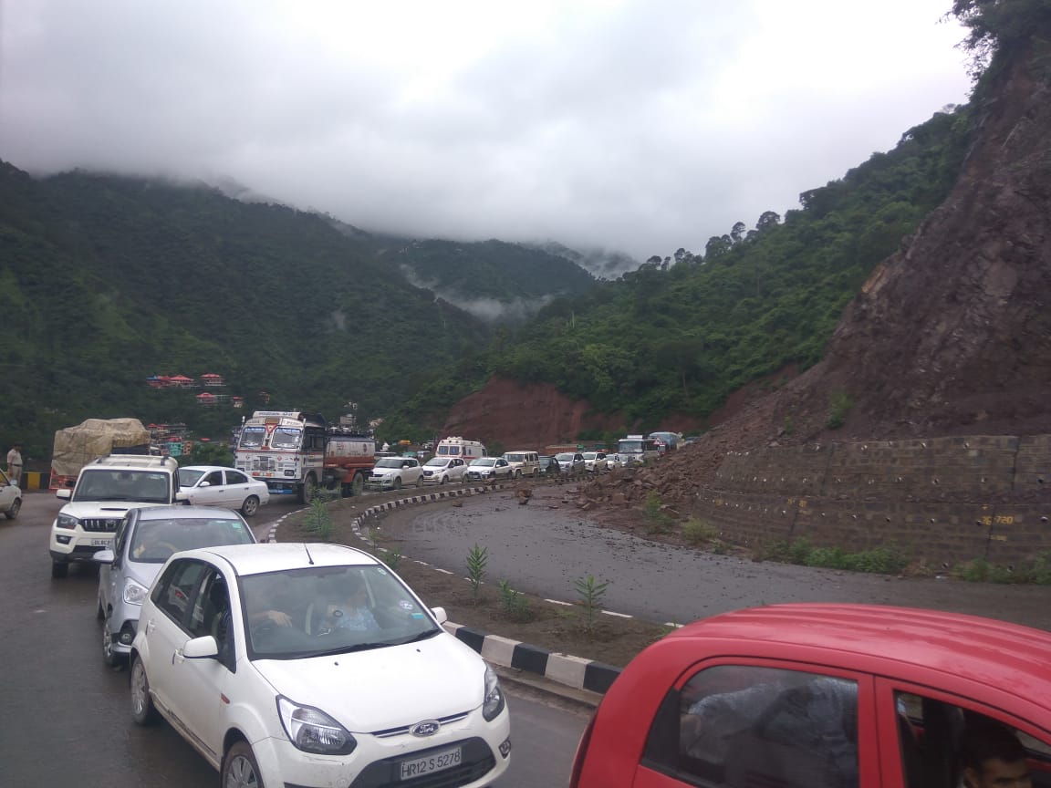 Chandigarh – Shimla highway jammed | Tehelka