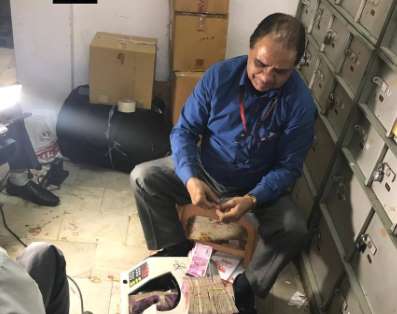 IT Department busts Hawala racket in Delhi’s Chandni Chowk, seizes Rs ...