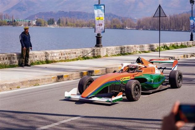 Kashmir hosts maiden Formula-4 car racing event along Dal Lake | Tehelka
