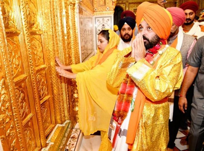 Bhagwant Mann pays obeisance at Sri Huzoor Sahib prayed for development ...