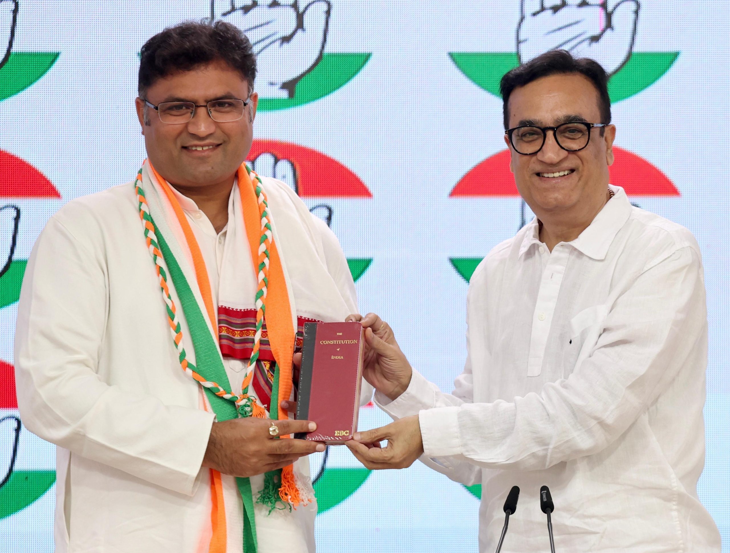 Ashok Tanwar joins Congress,Expresses faith in Rahul’s mission to save ...