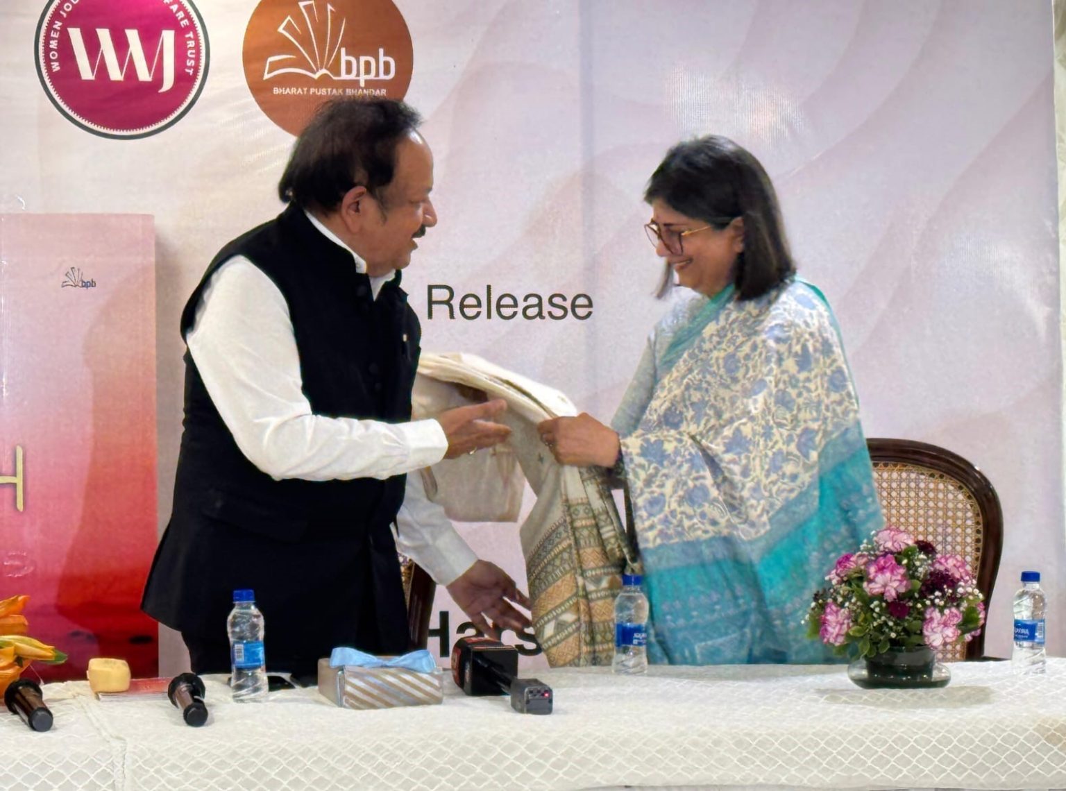 Dr. Harshvardhan unveils Pritpal Kaur’s latest ‘Neel’ | Tehelka